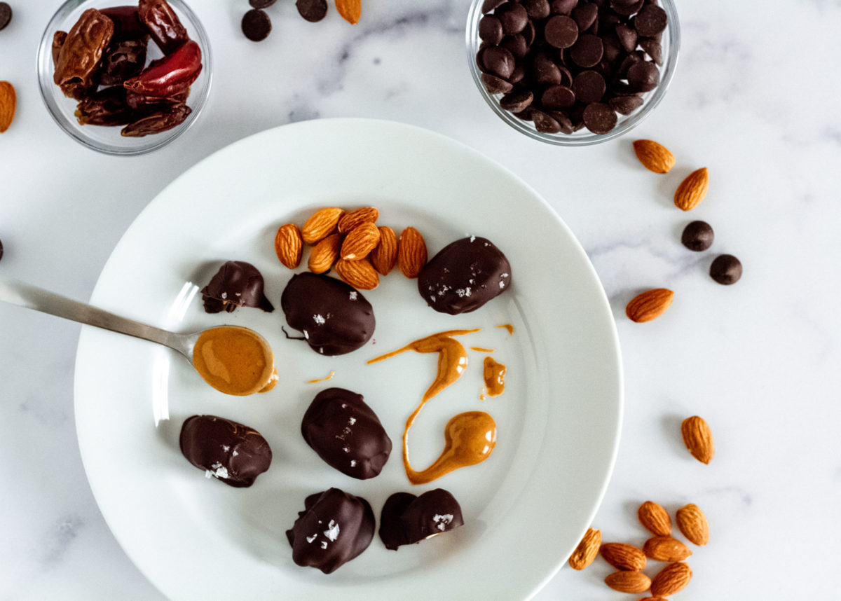 4 Ingredient Dark Chocolate Vegan Snickers Stuffed Dates – Another ...
